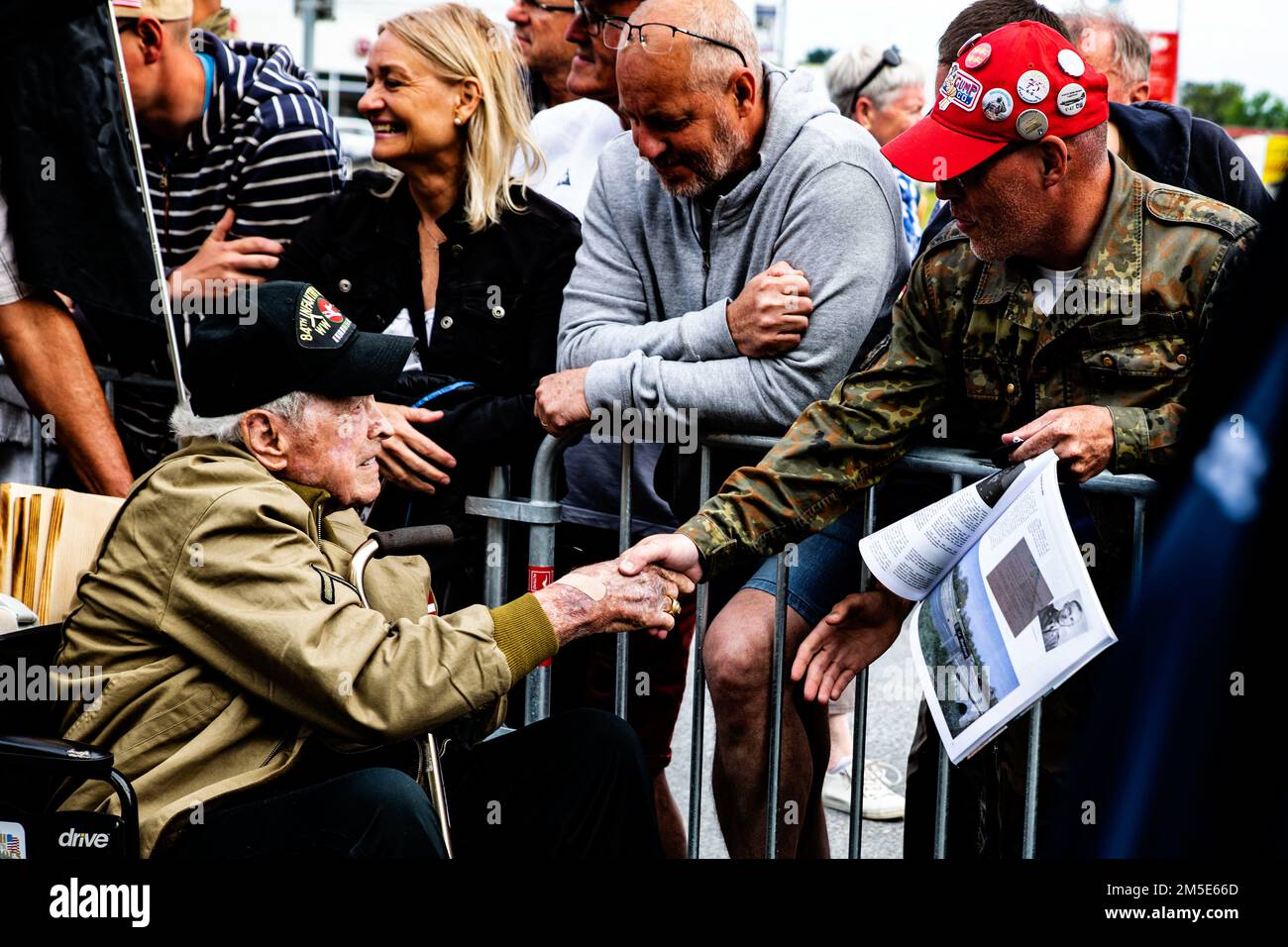 World War II veteran Reid Clanton greets the crowd at the Cabbage Patch ...