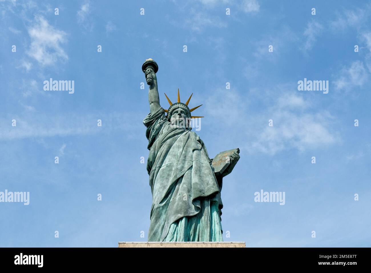 Statue of Liberty replica in Paris, France Stock Photo - Alamy