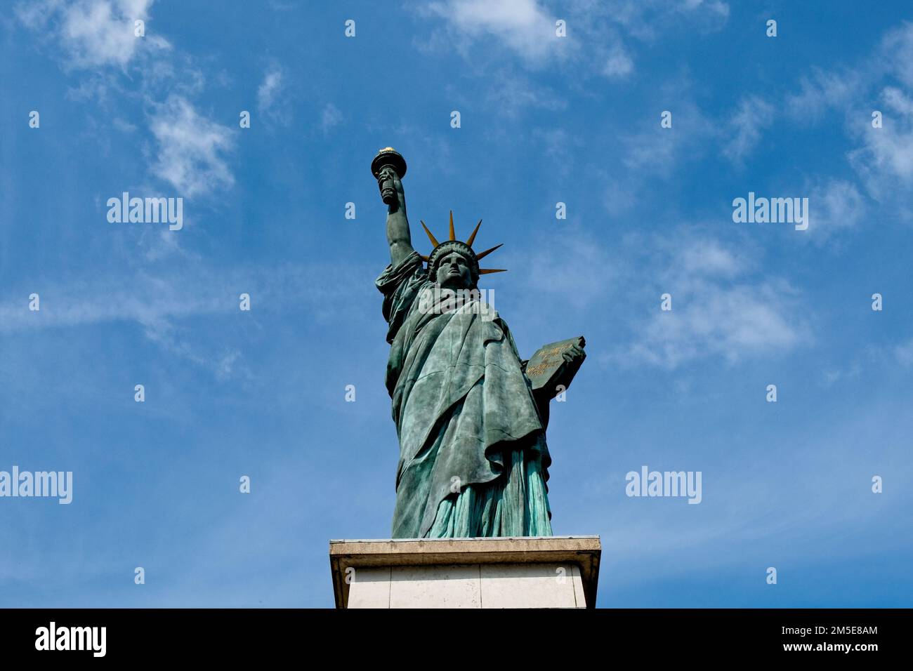 Statue of Liberty replica in Paris, France Stock Photo - Alamy