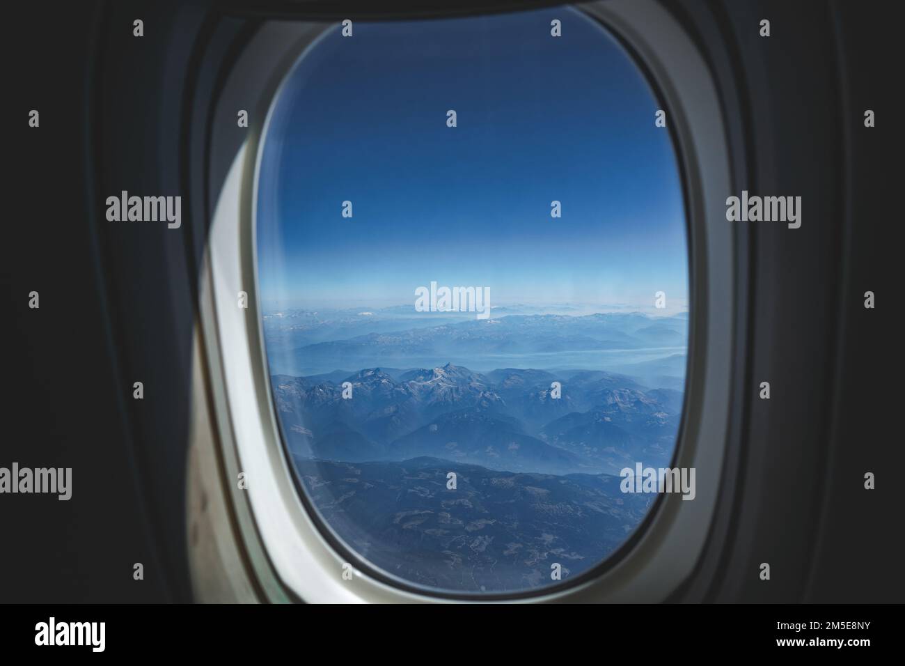 Airplane flying above high rocky hi-res stock photography and images ...