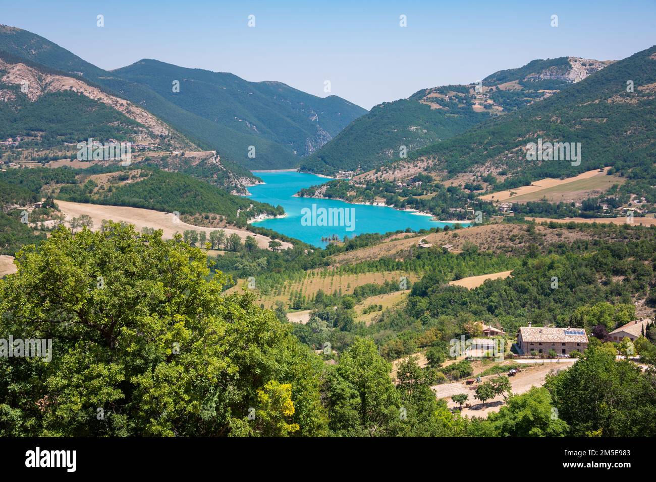 Lake fiastra hi-res stock photography and images - Alamy
