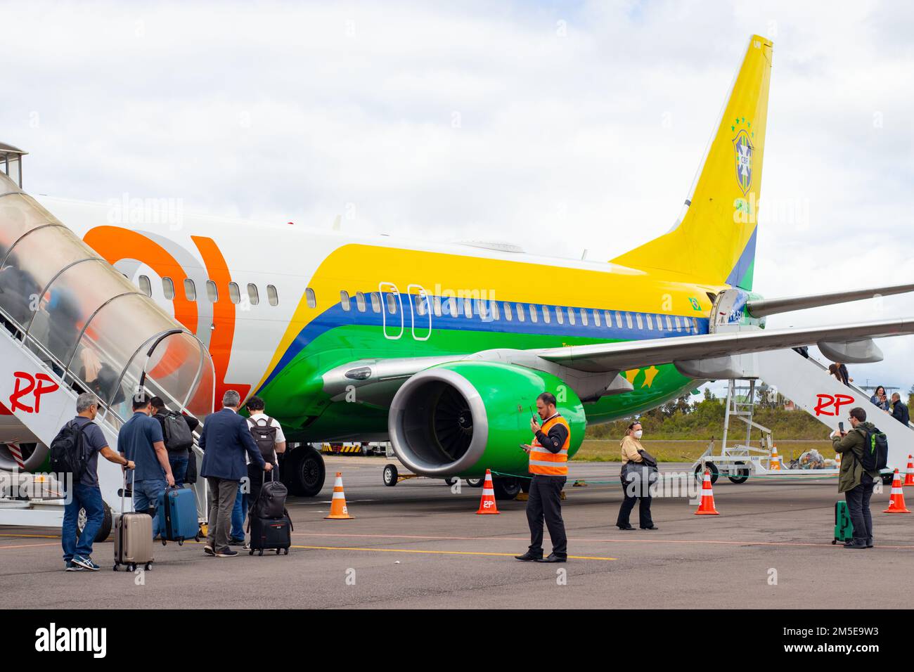 Passengers boarding the Brazilian team plane Stock Photo - Alamy