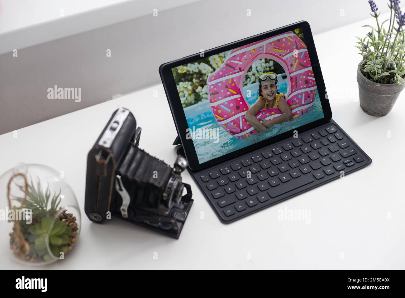 Sharing photos laptop camera hi-res stock photography and images - Alamy