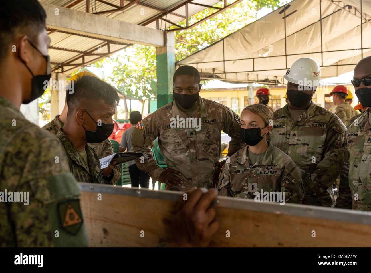 Members of the Armed Forces of the Philippines and the U.S. Army ...