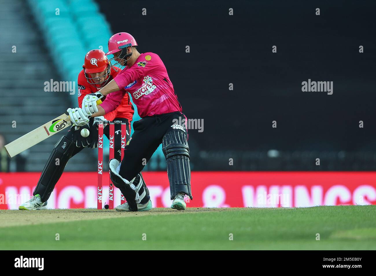 Passing ball cricket hi-res stock photography and images - Alamy