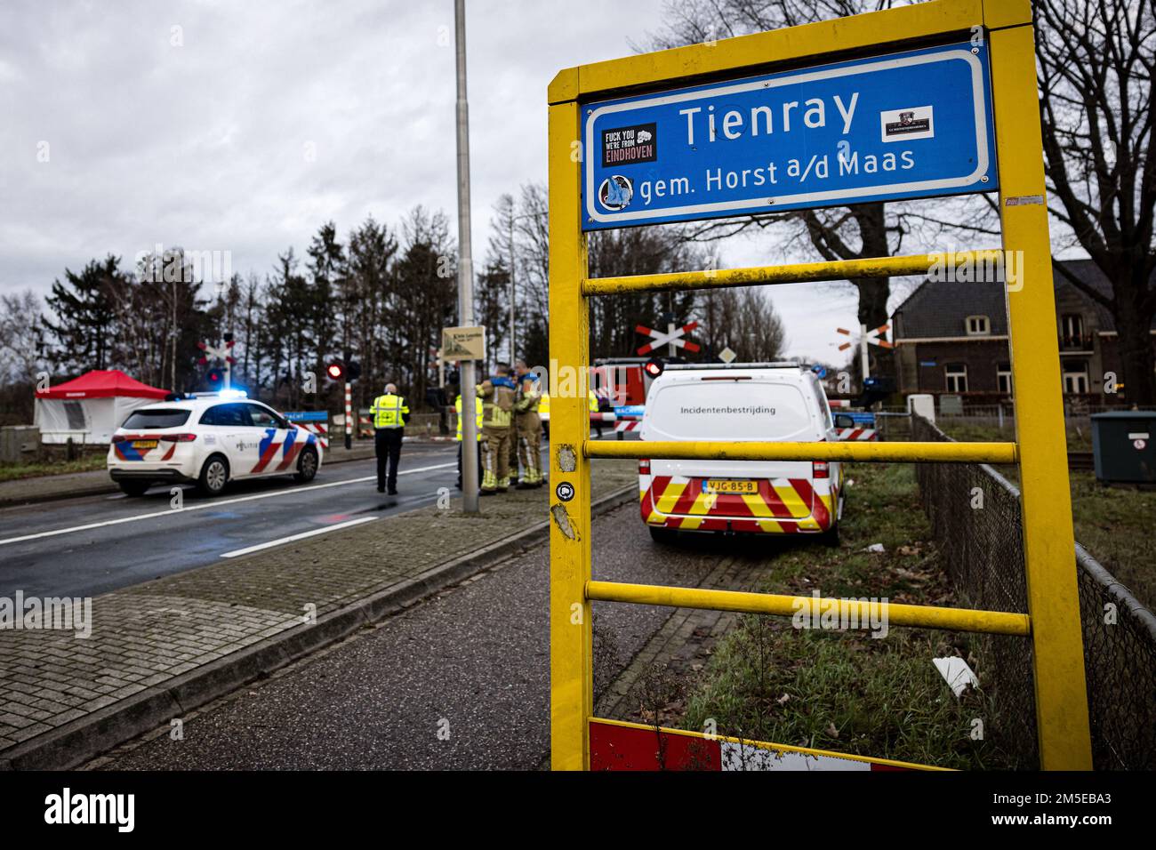 TIENRAY - Emergency services are present at the location where a train ...