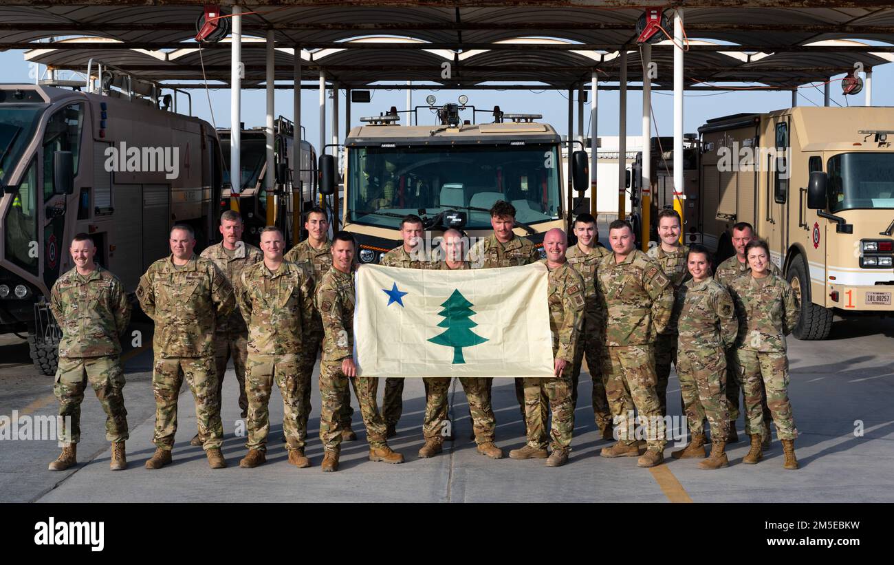 Airmen from the 101st Wing, Maine Air National Guard, Bangor Air ...