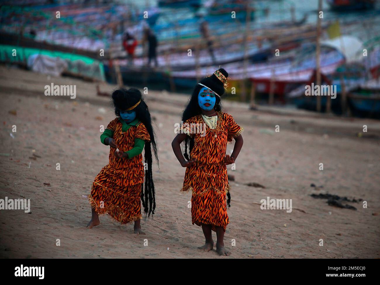 Prayagraj, India. 28/12/2022, Indians children who dressed as Indian ...