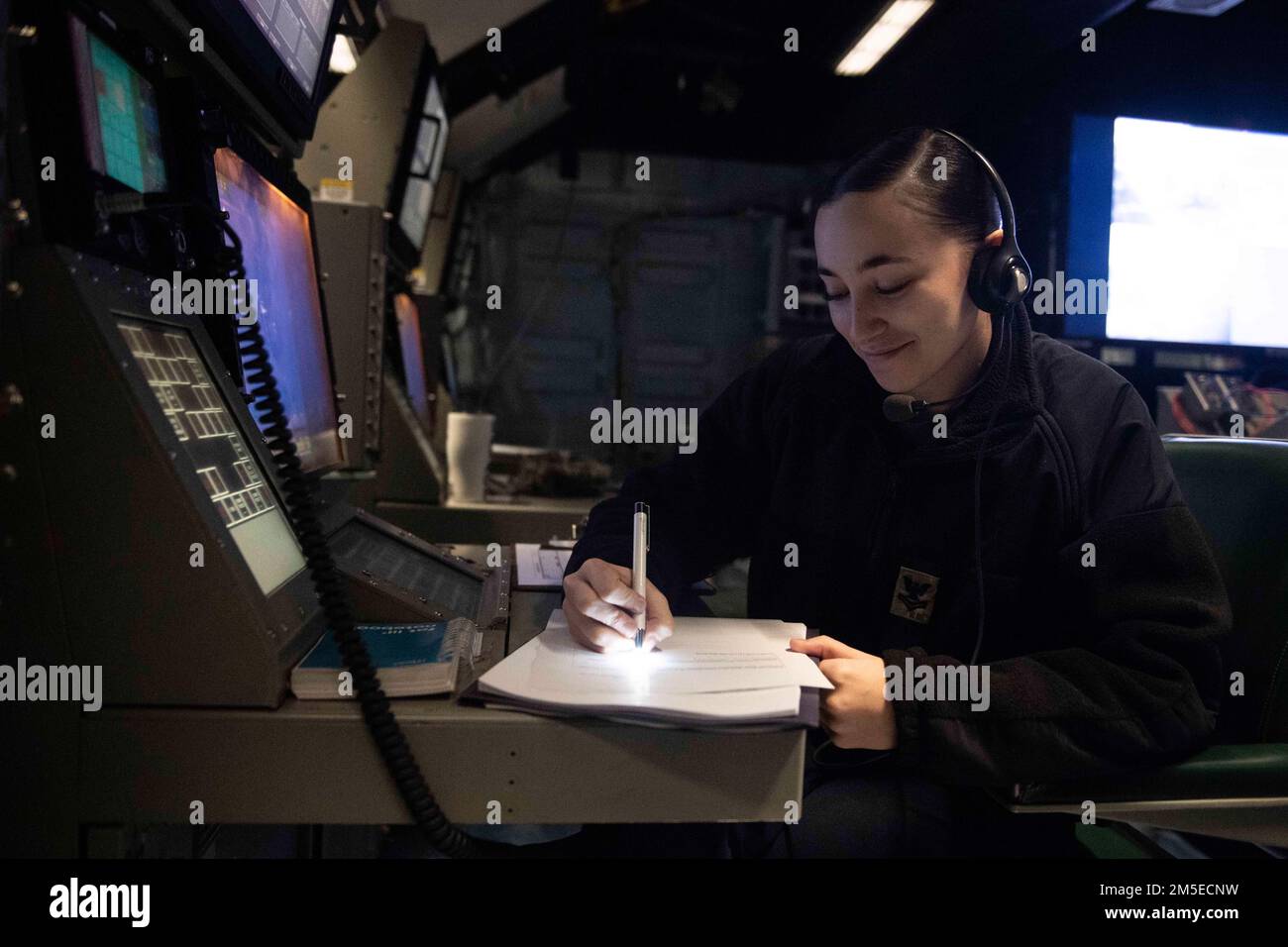 PACIFIC OCEAN (Mar. 7, 2022) Operations Specialist 2nd Class Bethany ...