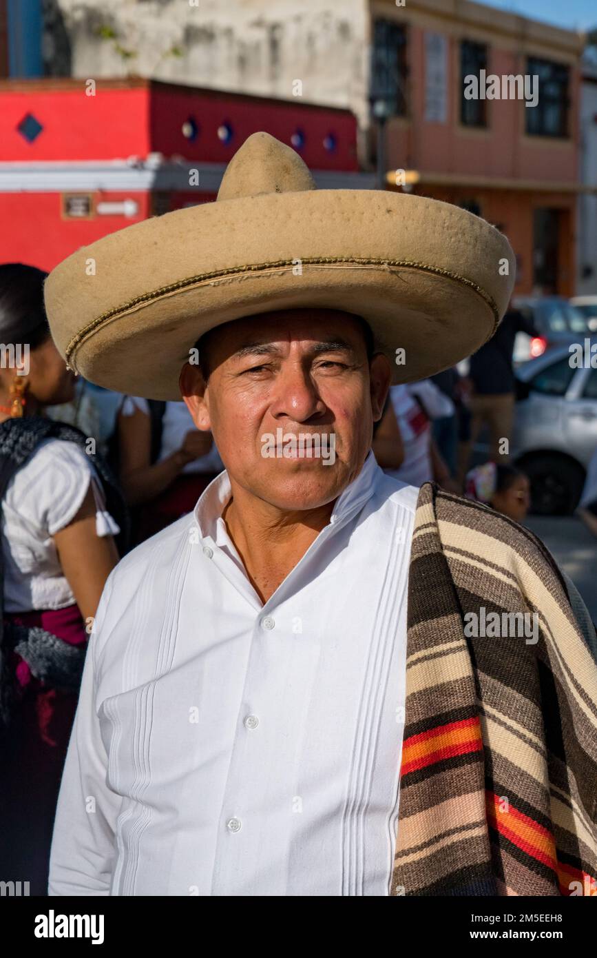 Sombrero serape hi-res stock photography and images - Alamy