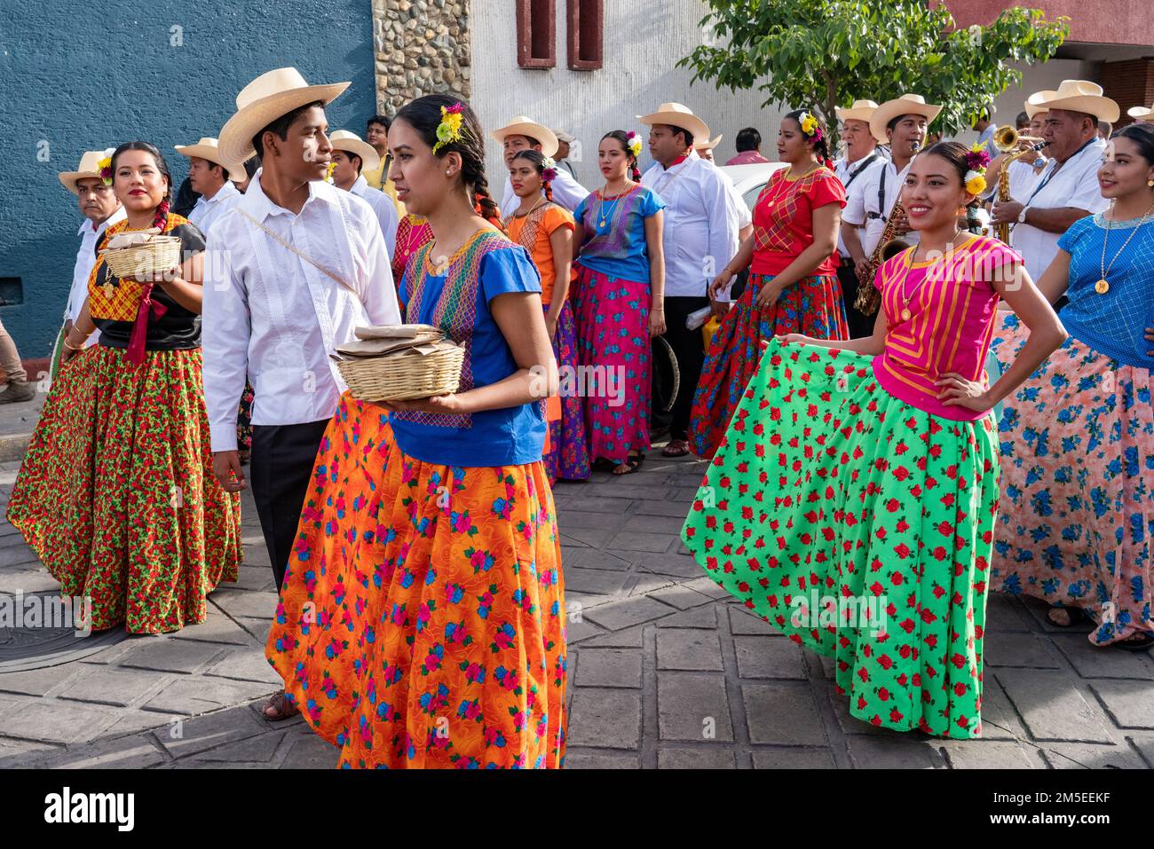 Dancers performing a traditional folk dance from San Pedro Tapanatepec ...