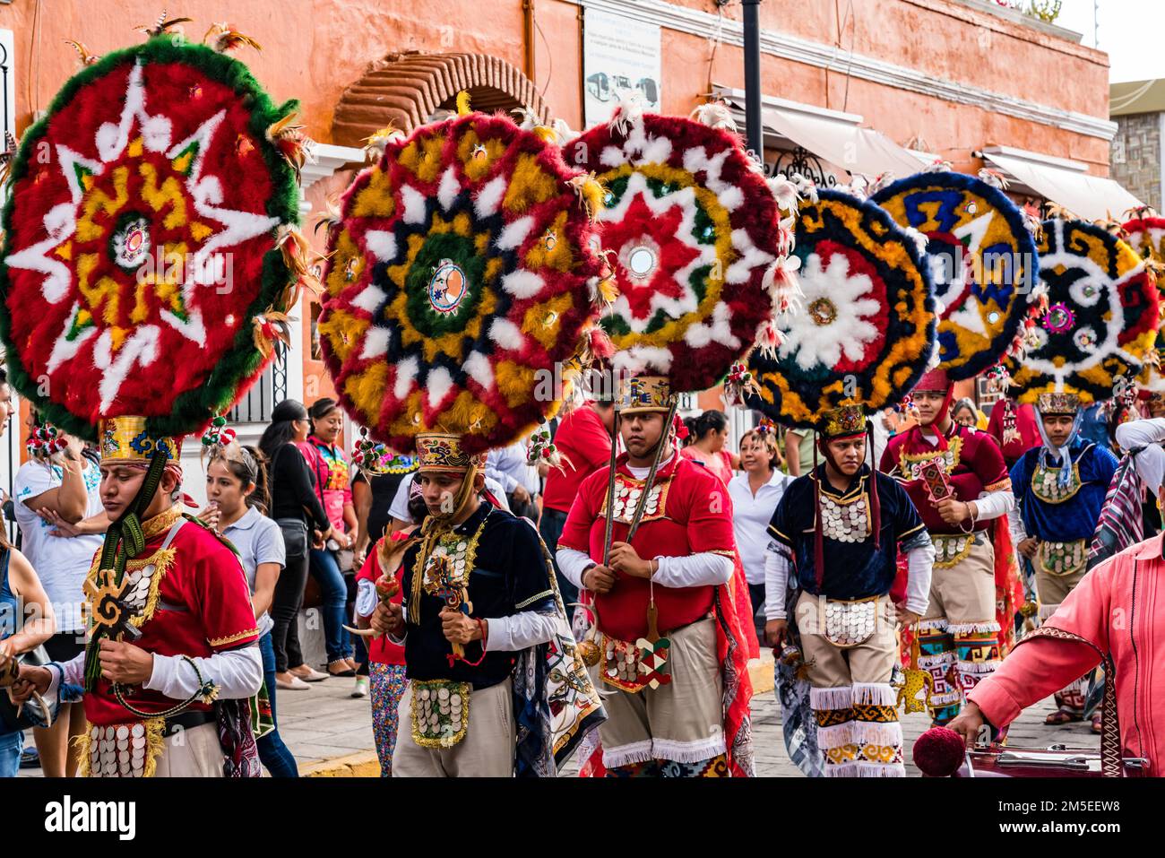 Festival guelaguetza danza hi-res stock photography and images - Alamy
