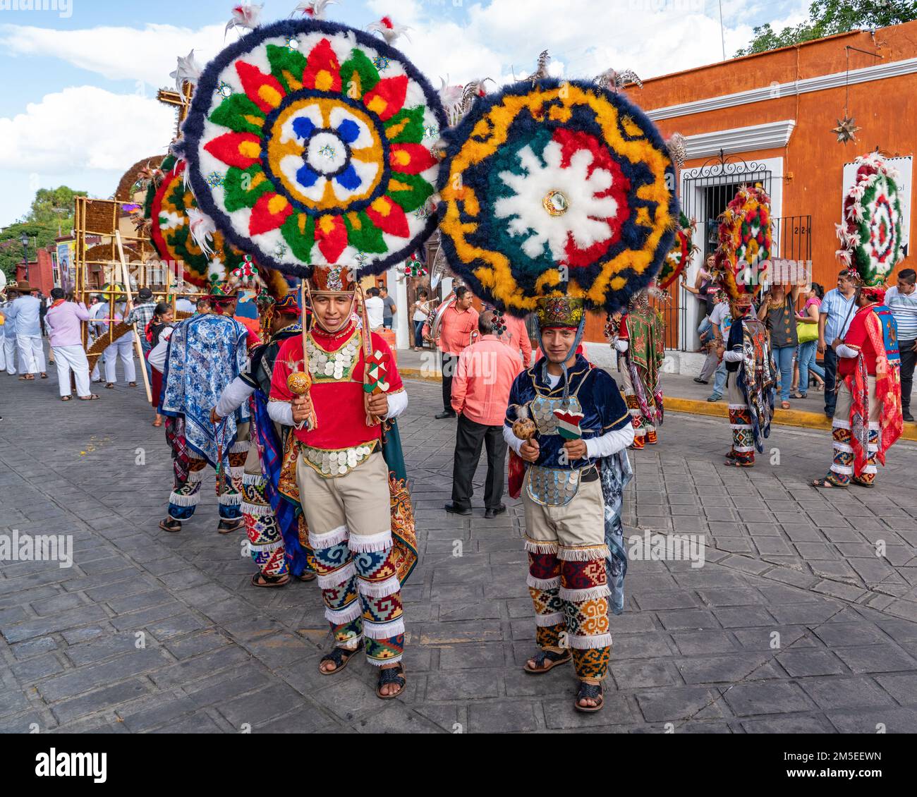 Aztec warriors from the Danza de la Pluma dance troupe from Teotitlan ...