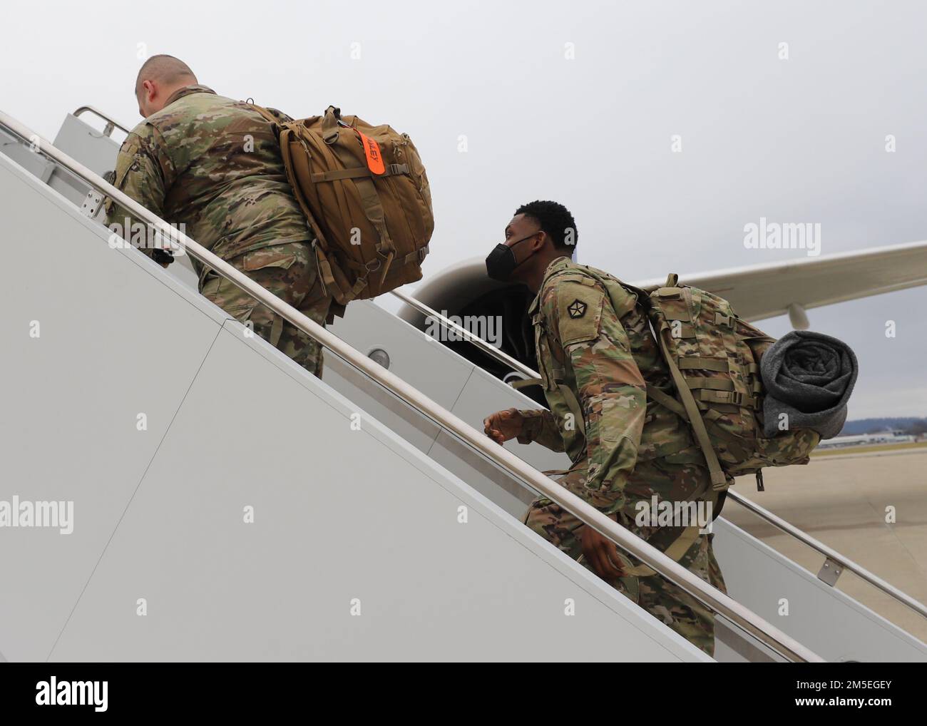 LOUISVILLE, Ky. – V Corps Soldiers board an airplane for Germany March ...