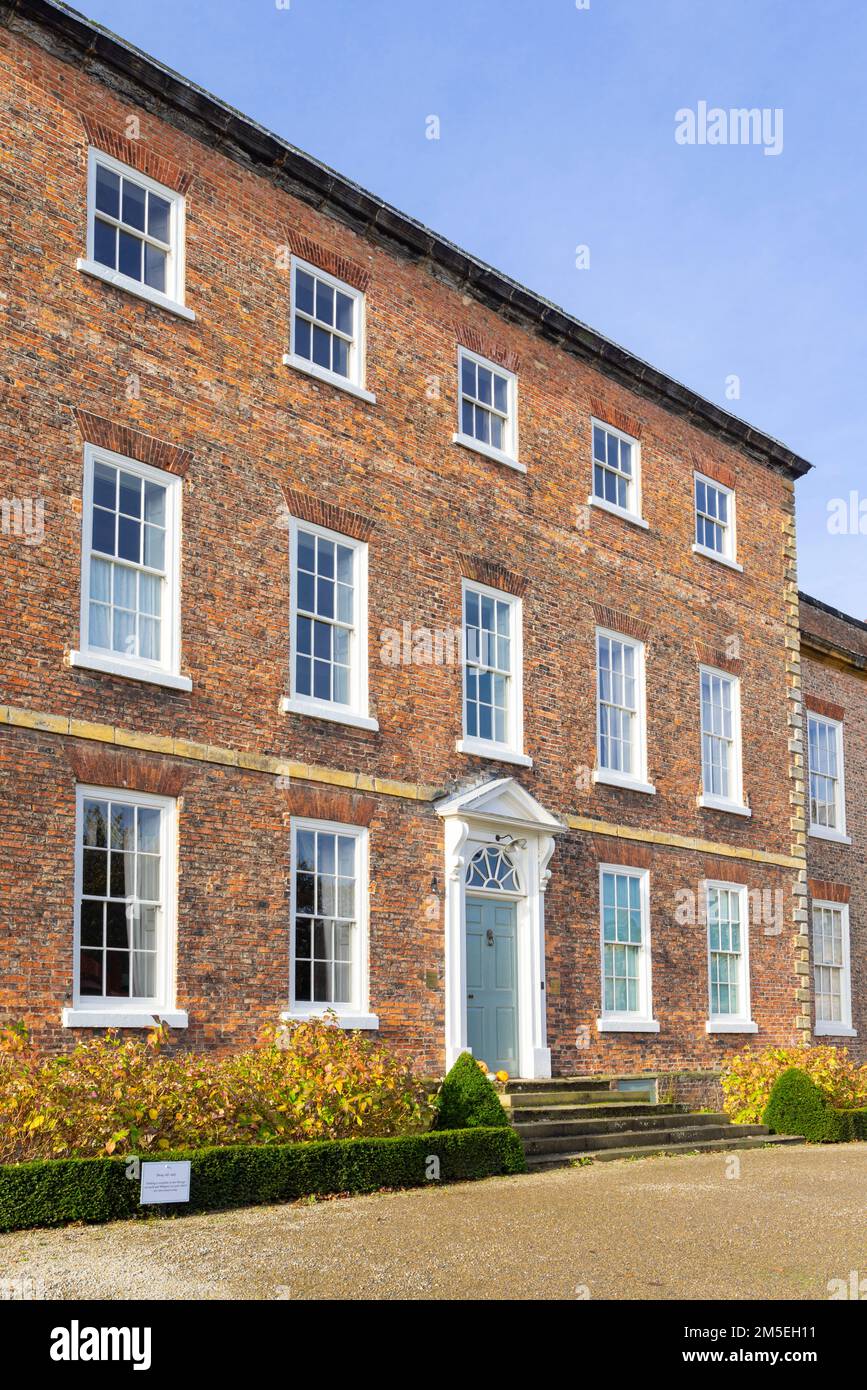 Thirsk hall sculpture garden hi-res stock photography and images - Alamy