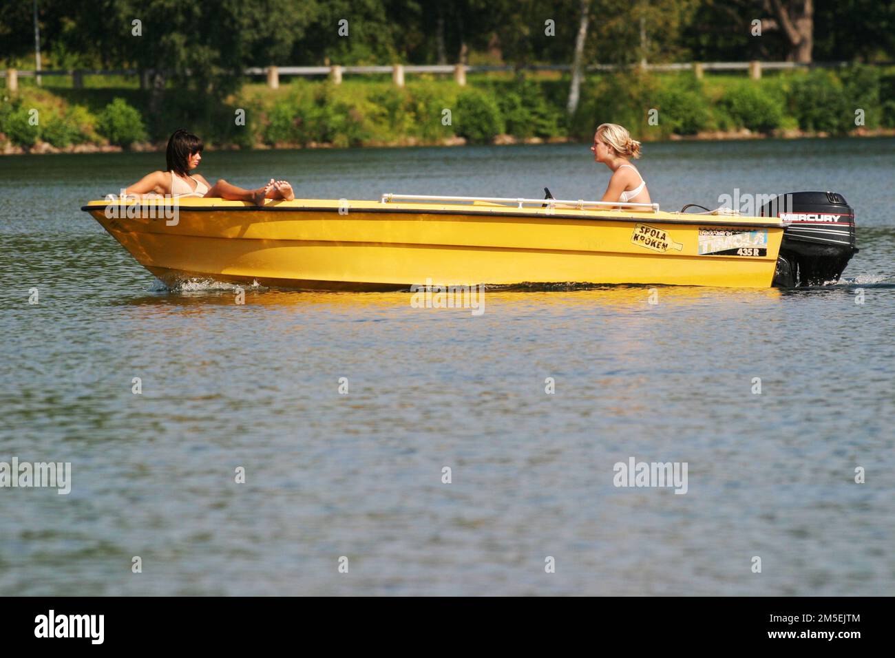 Two girls in a boat hi-res stock photography and images - Alamy