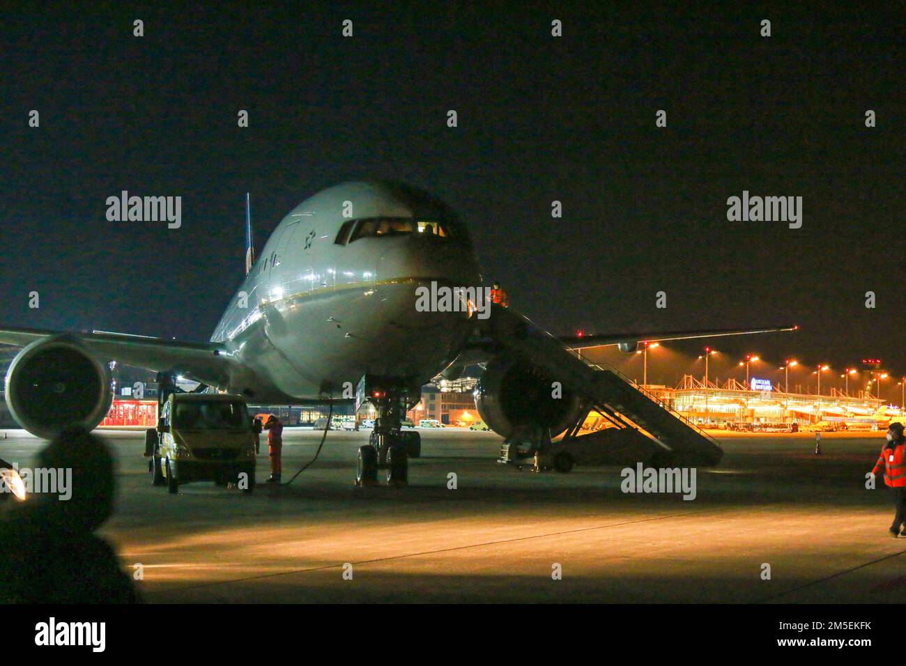 U.S. Soldiers with the Fort Knox, Kentucky-based V Corps arrive at ...