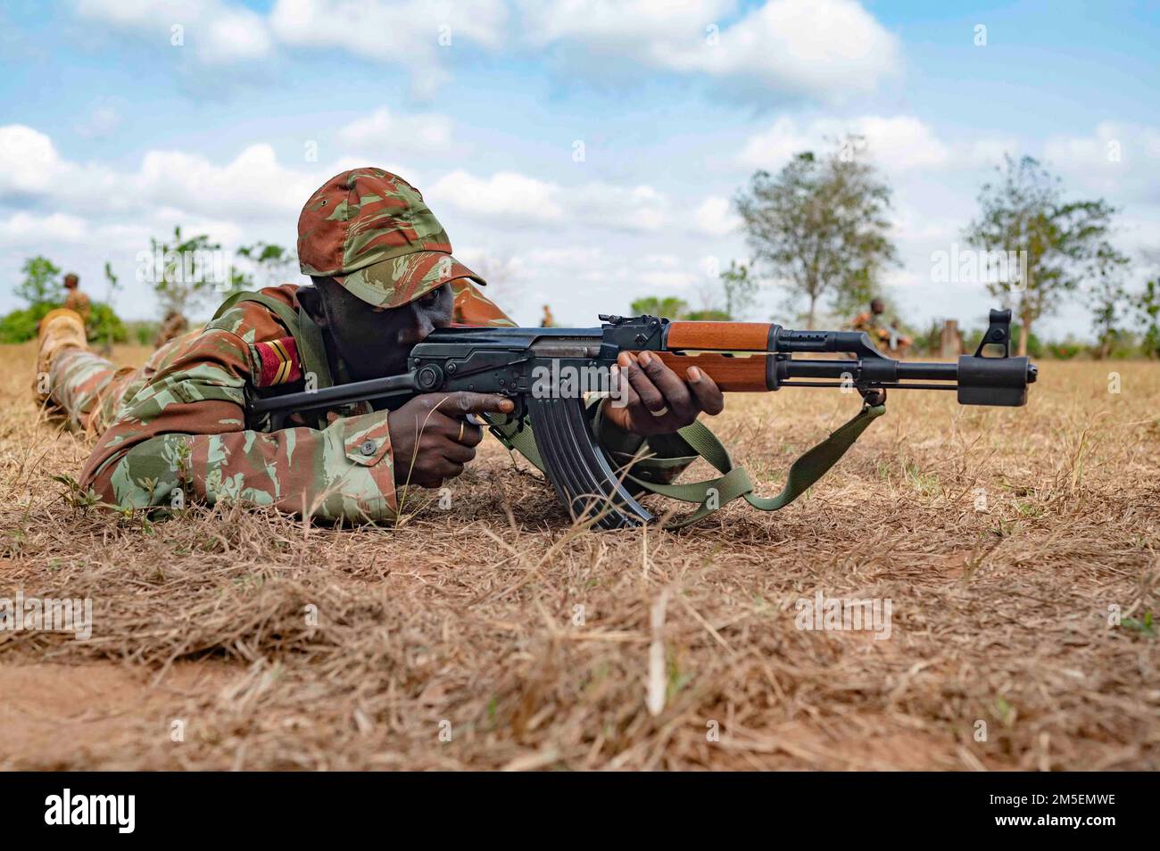 Soldier alongside of a train hi-res stock photography and images - Alamy