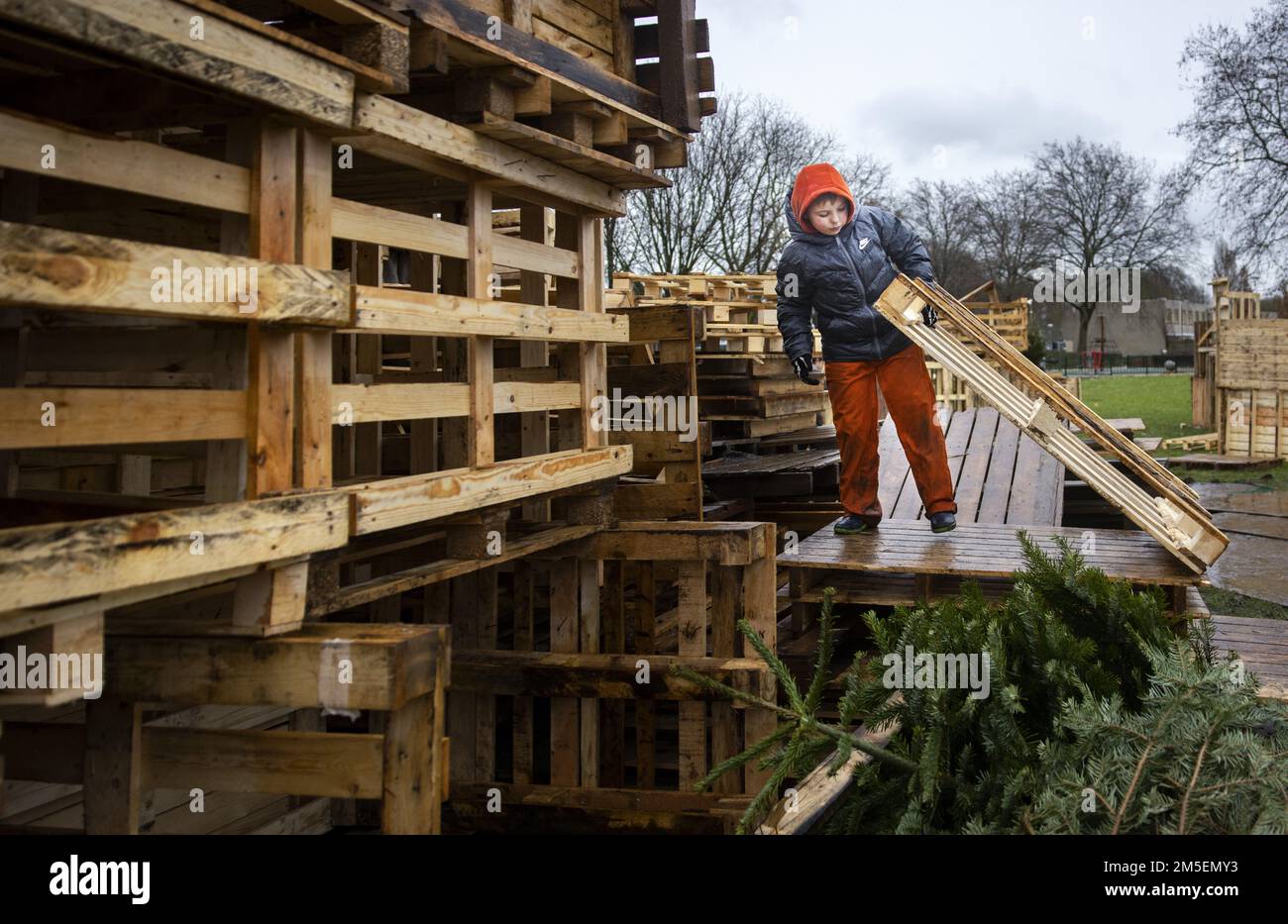 The New Year's Eve bonfire in Floradorp in North Amsterdam is being ...