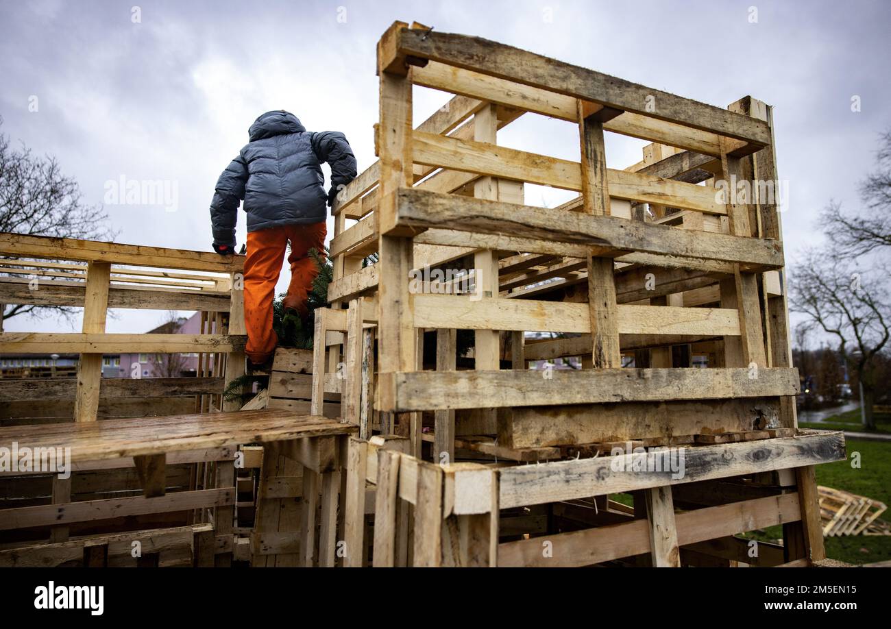 AMSTERDAM - The New Year's Eve bonfire in Floradorp in North Amsterdam ...