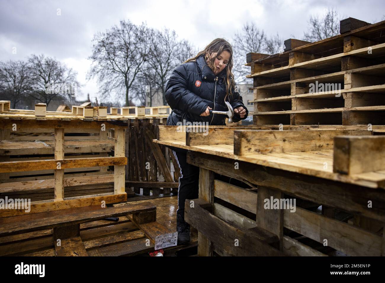 AMSTERDAM - The New Year's Eve bonfire in Floradorp in North Amsterdam ...