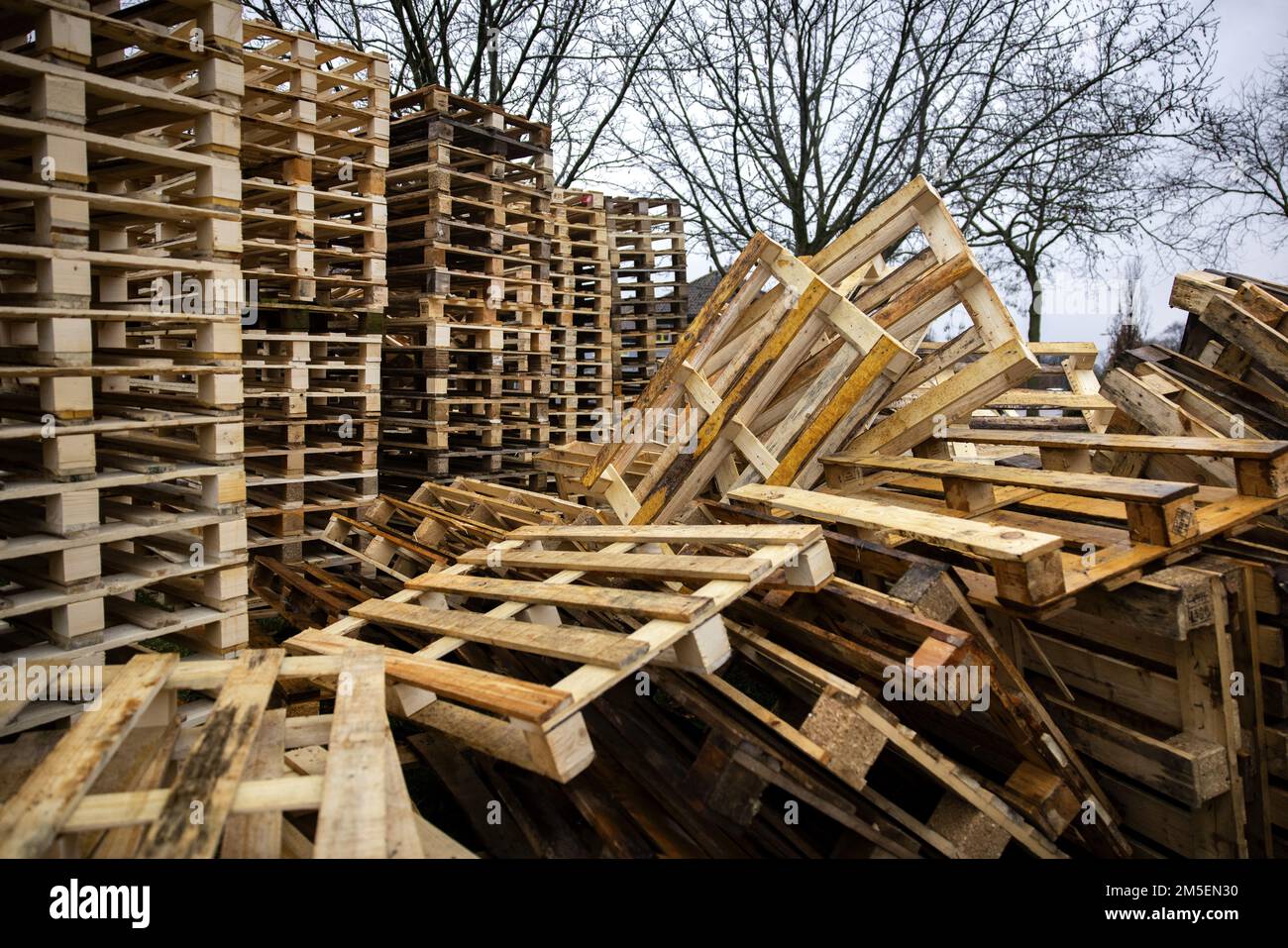 The New Year's Eve bonfire in Floradorp in North Amsterdam is being ...
