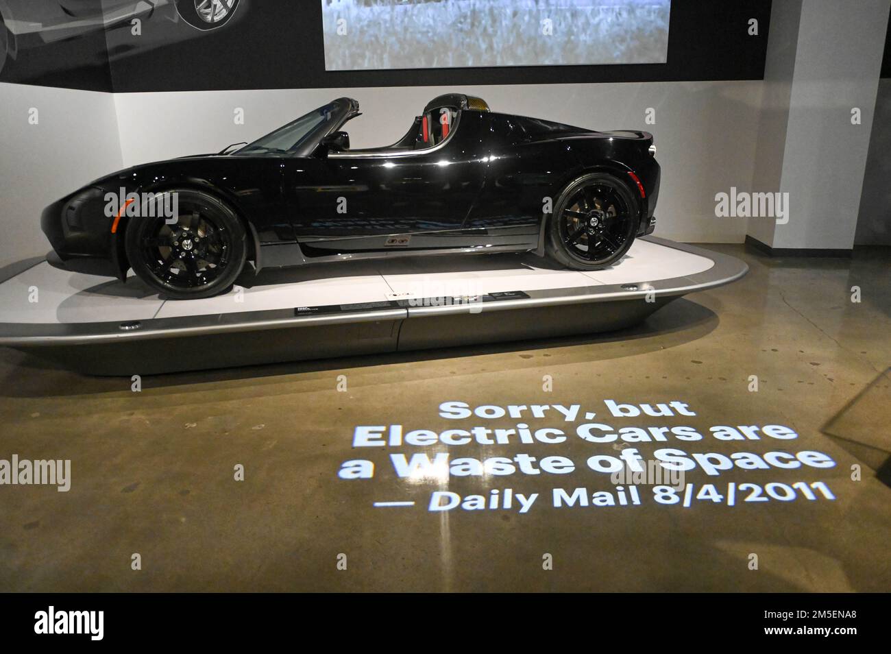 Tesla Roadster 2022 Inside