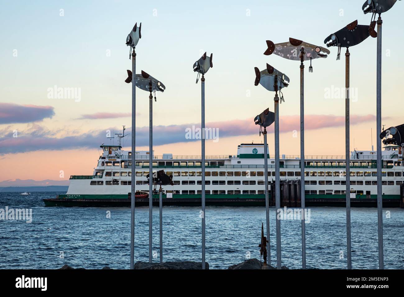 WA22860-00...WASHINGTON - Fish sculpture viewed from the Edmonds ...