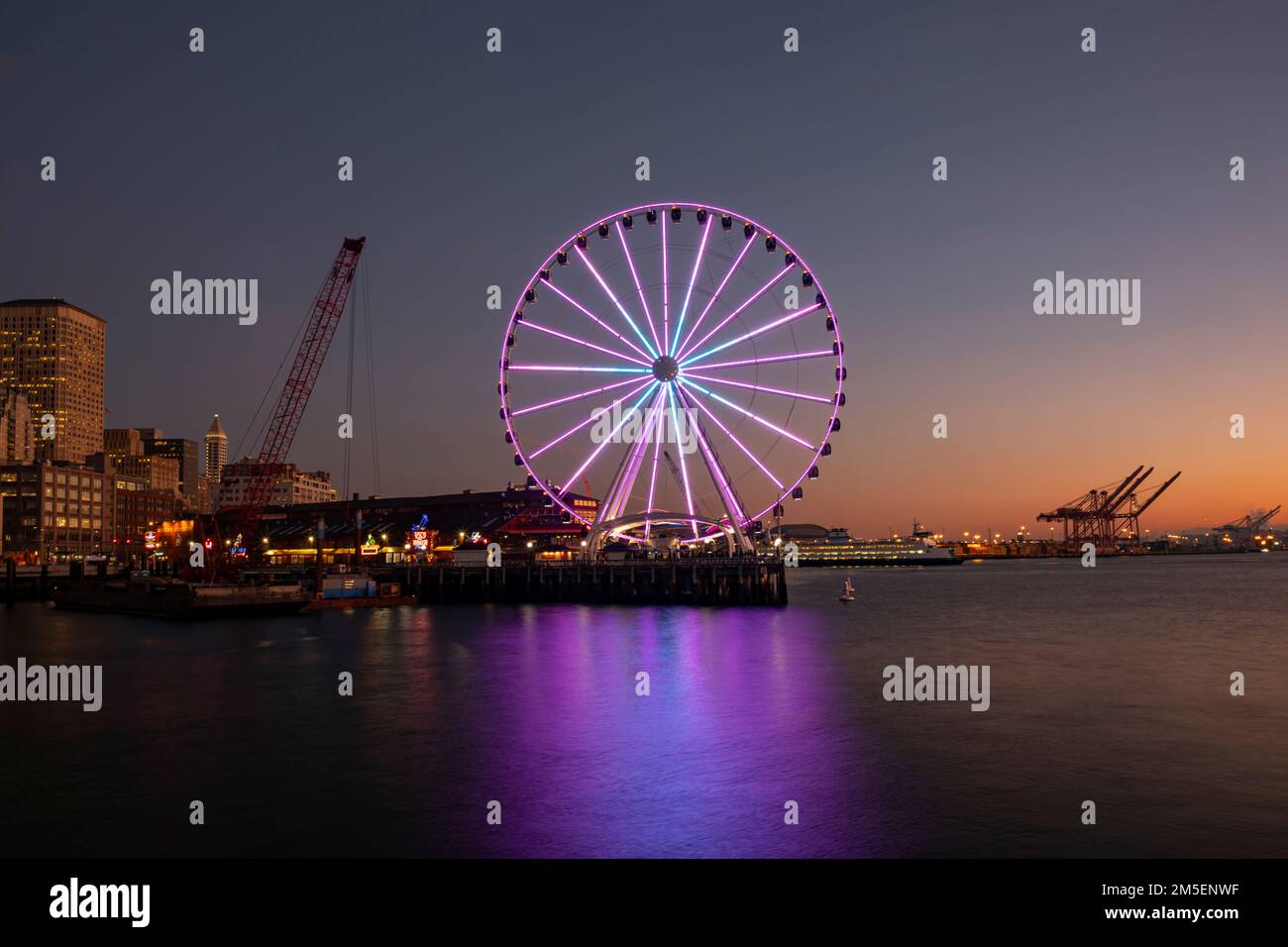 WA22879-00...WASHINGTON - Seattle's Great Wheel, located at Miner's ...