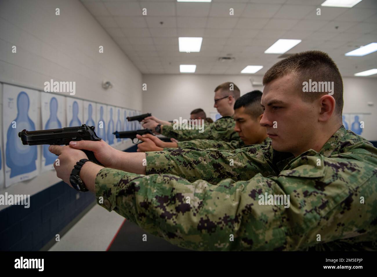 Recruits recieve weapons familiarization training at the Small Arms ...