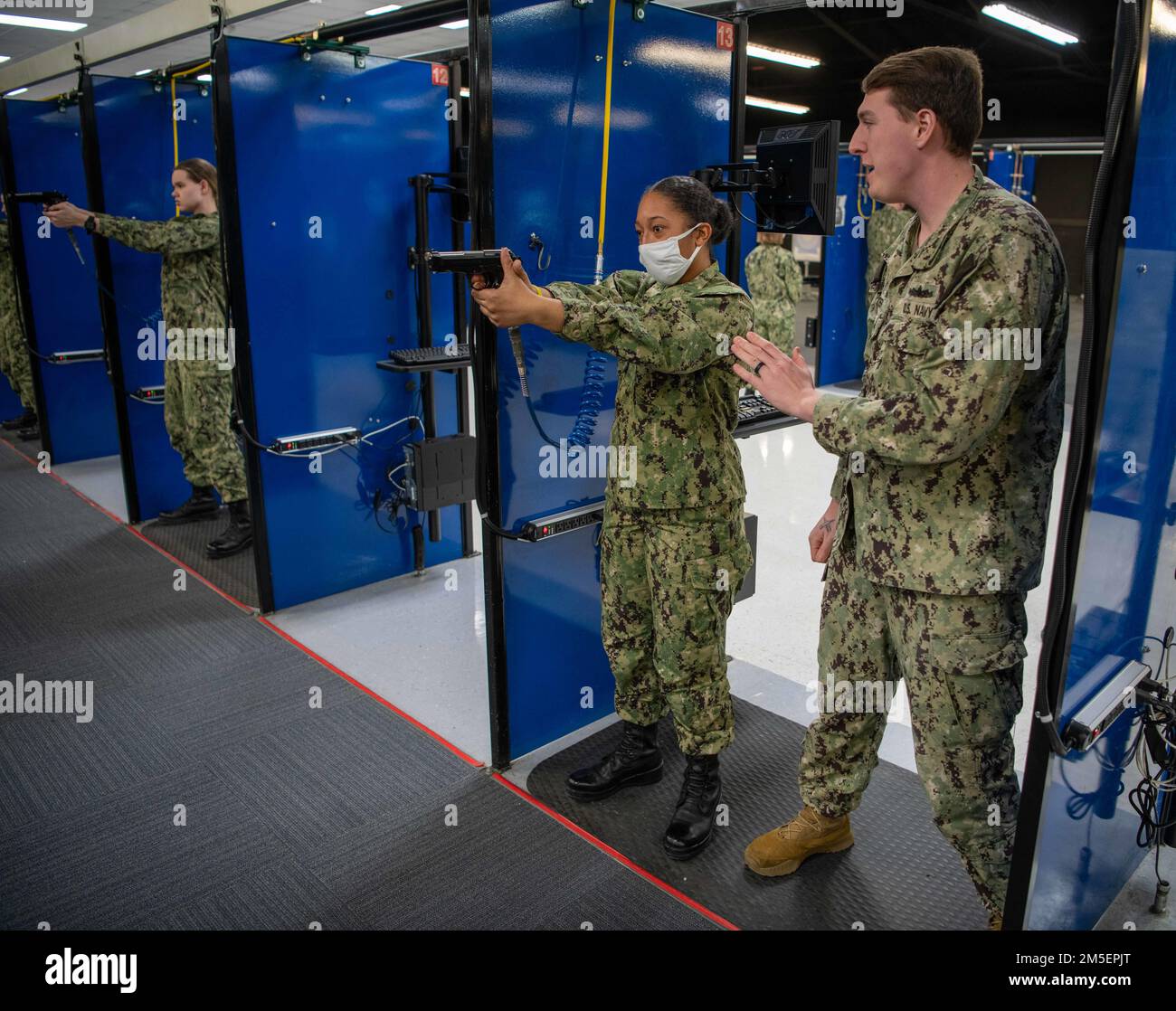 Recruits recieve weapons familiarization training at the Small Arms ...