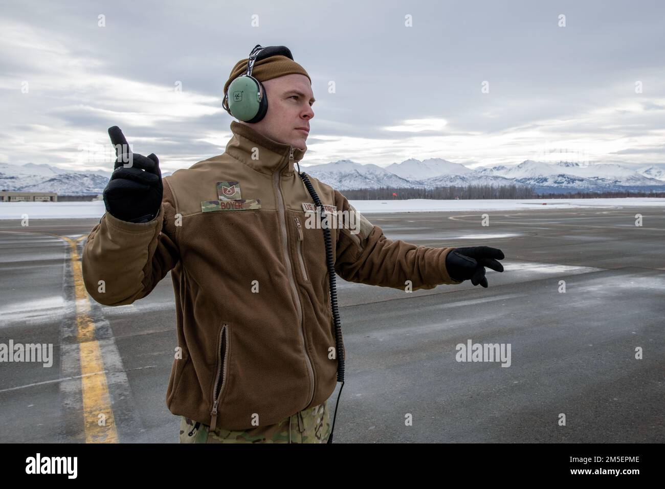 An f 16 crew chief hi-res stock photography and images - Alamy