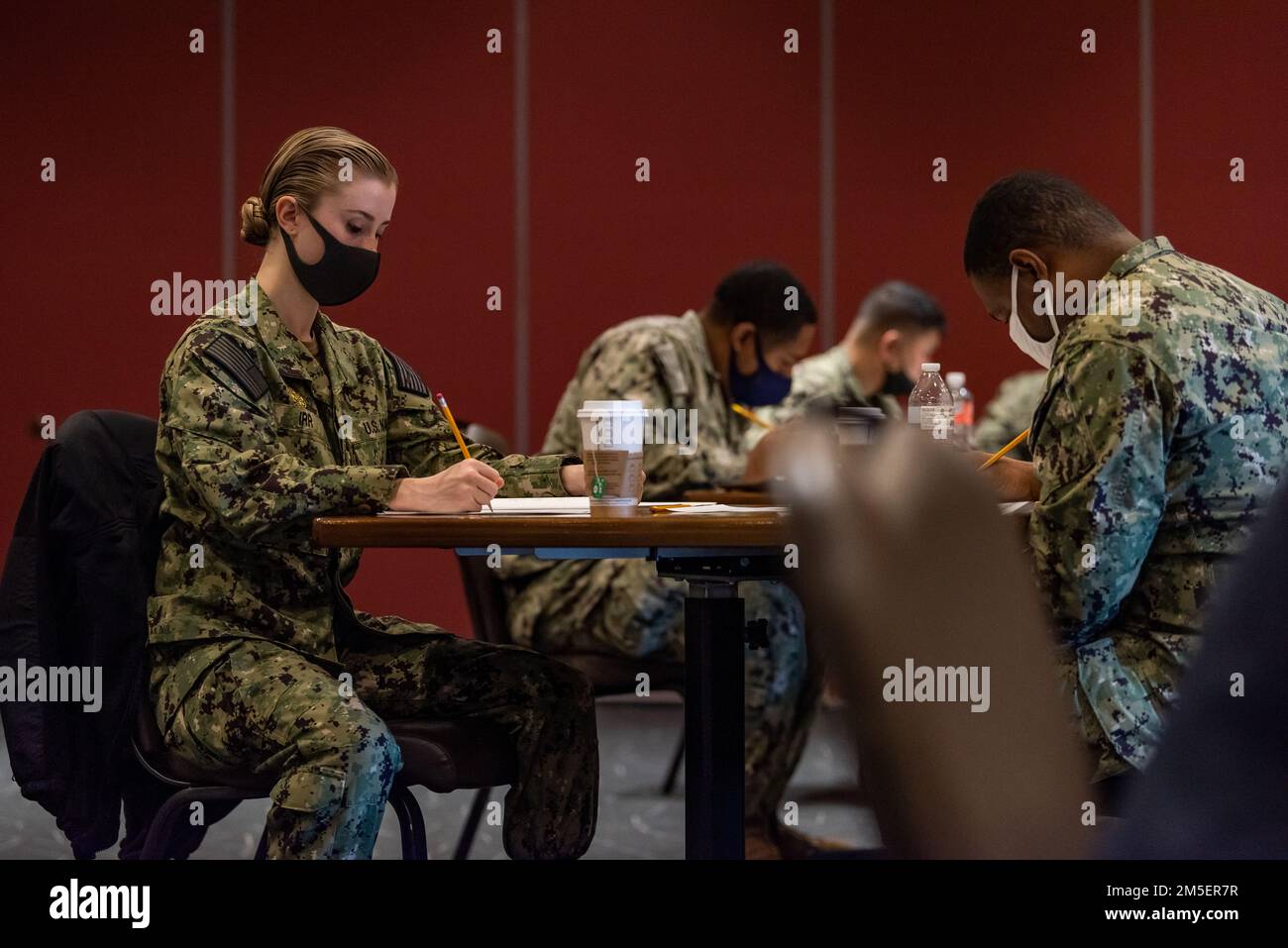 U s navy master at arms 2nd class hi-res stock photography and images ...