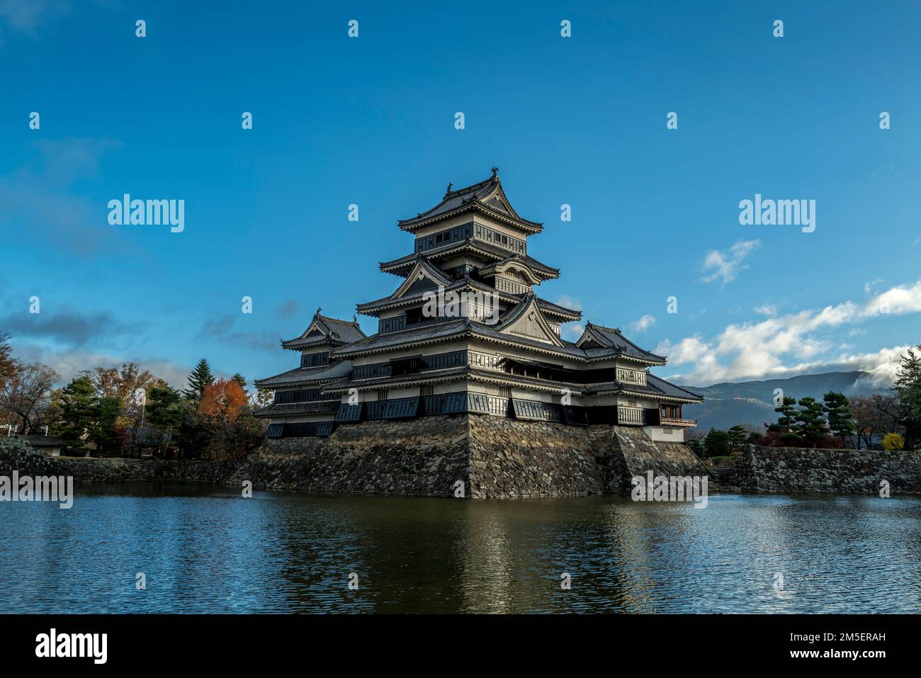 Japan castle hi-res stock photography and images - Alamy