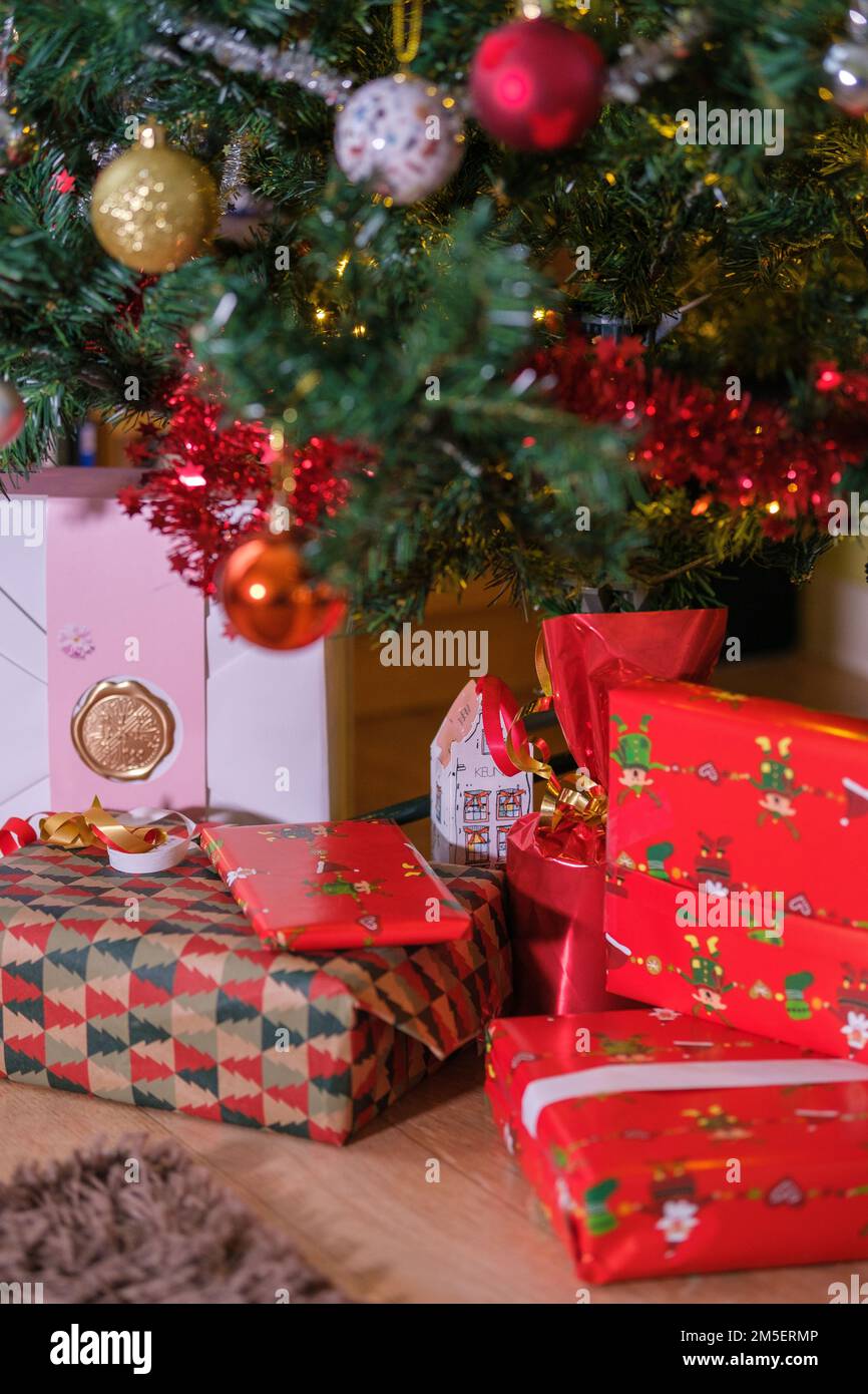 Presents under a christmas tree hi-res stock photography and images - Alamy