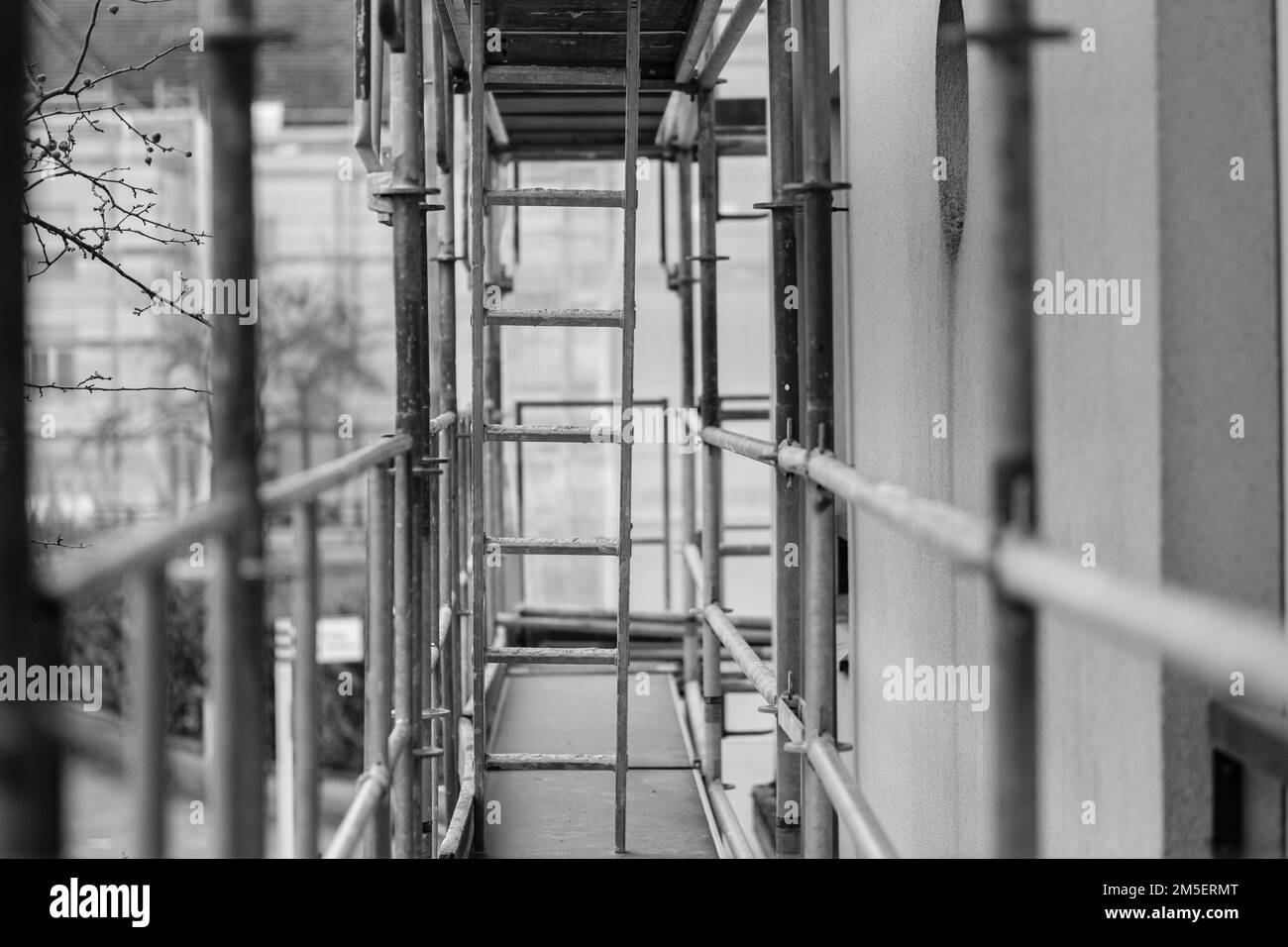 Apartment houses paris Black and White Stock Photos & Images - Alamy