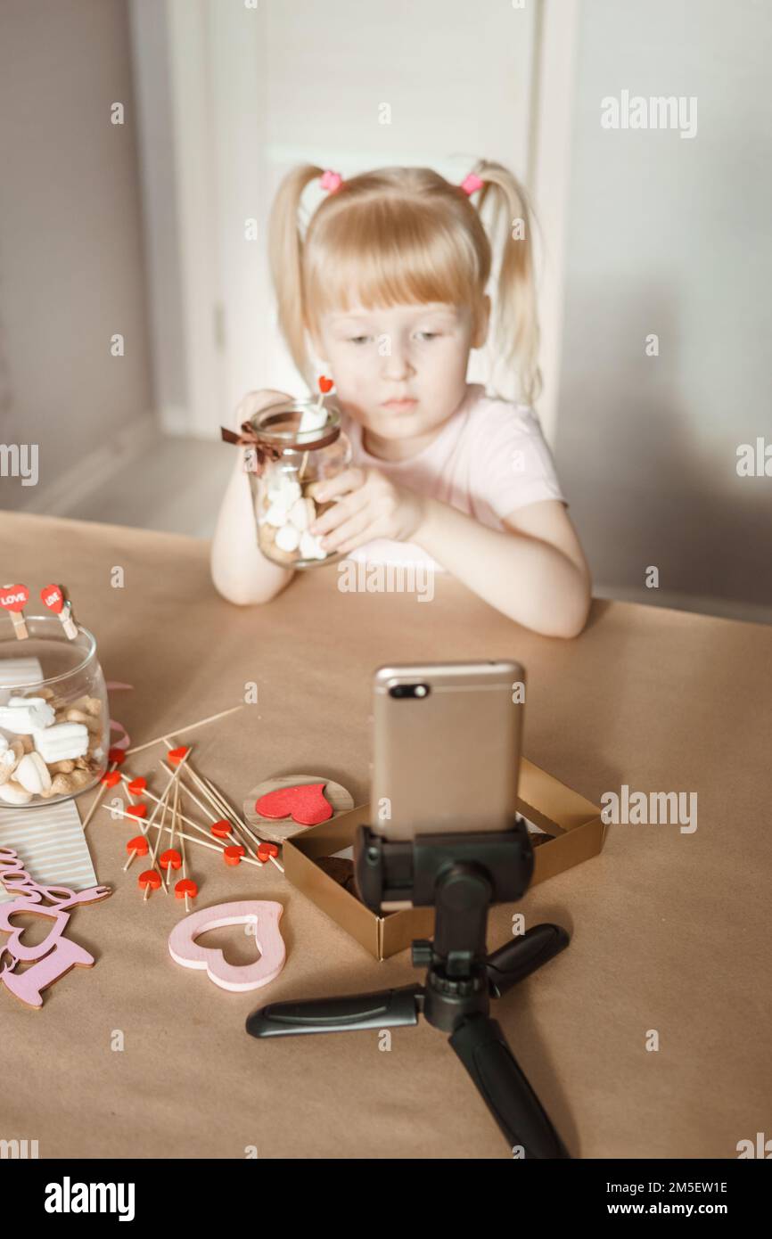 A little girl blogger makes a sweet Valentine's Day gift with her own ...