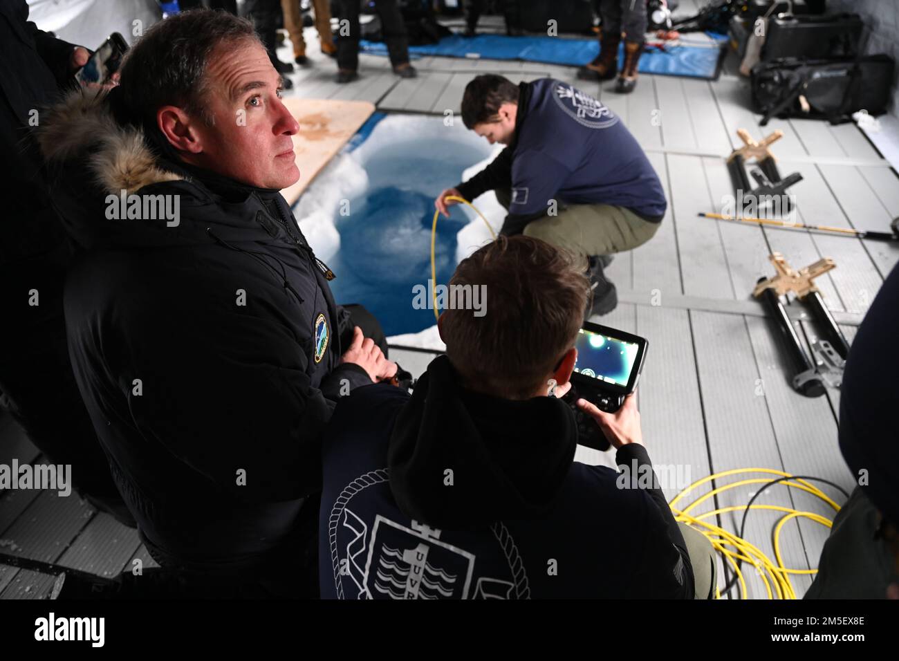 U.S. NAVY ICE CAMP QUEENFISH (March 9, 2022) – U.S. Air Force Lt. Gen ...