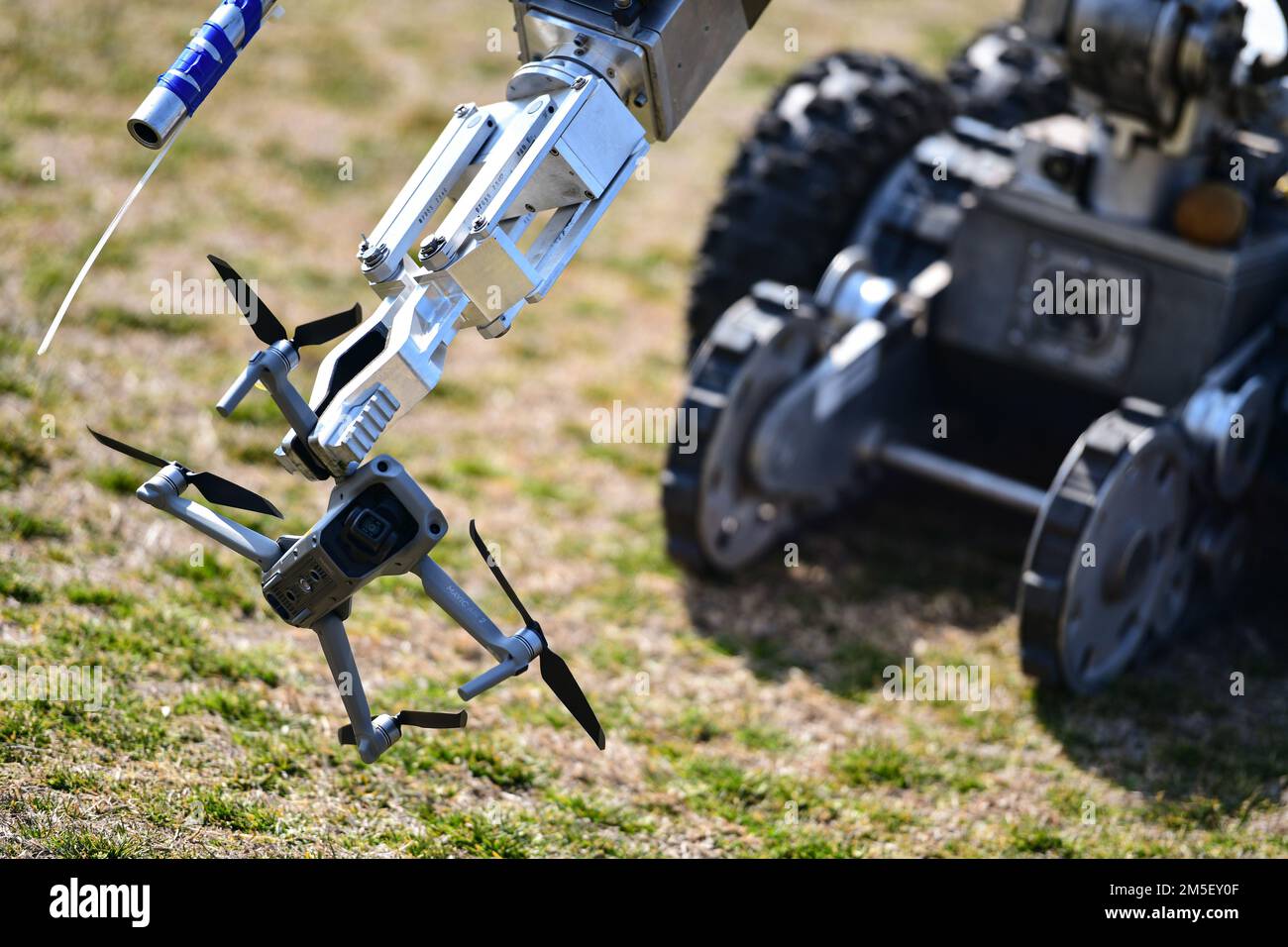 A Man Transportable Robotic System - Increment II robot picks up a ...
