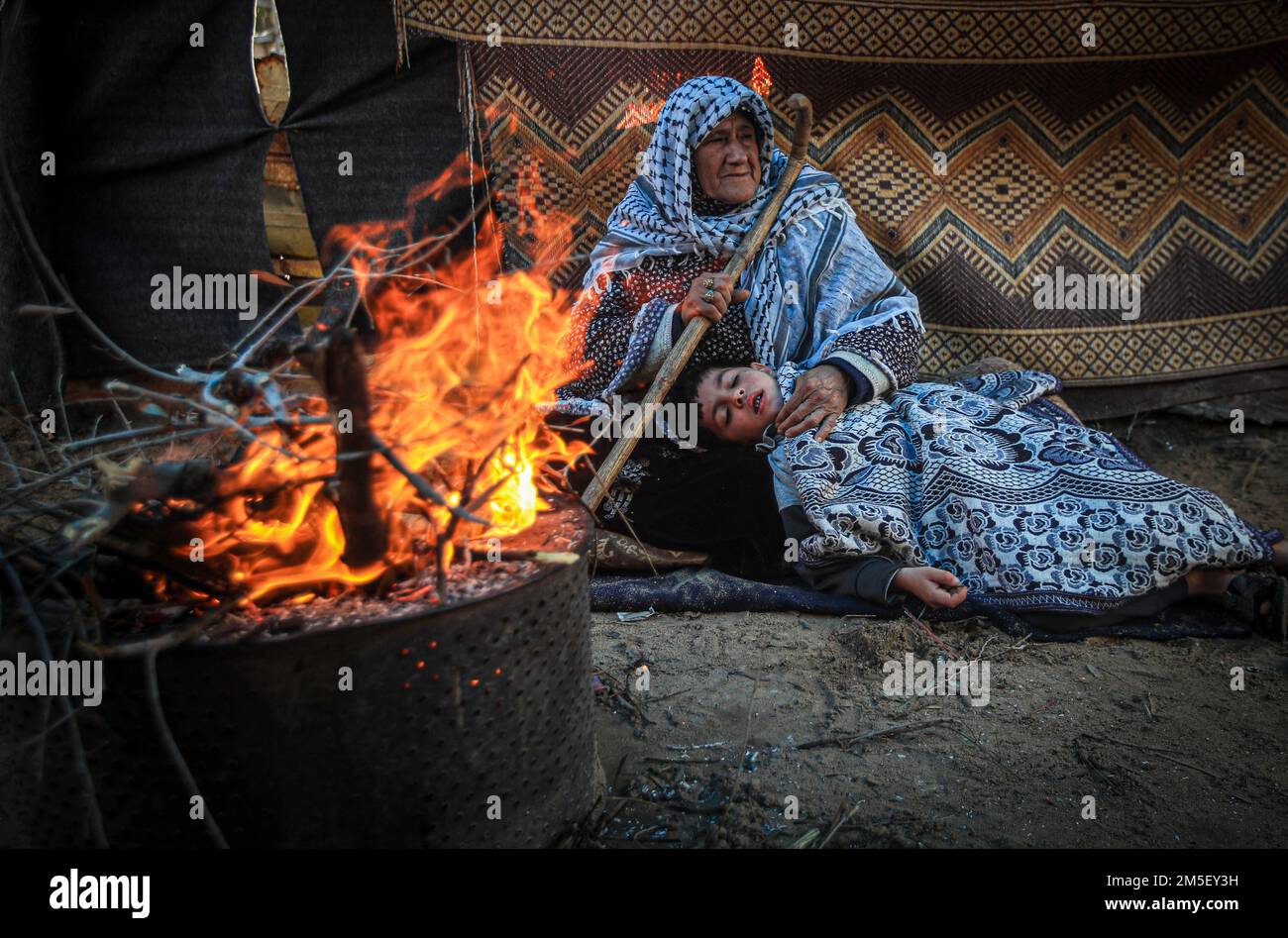 Palestinian mother children hi-res stock photography and images - Alamy