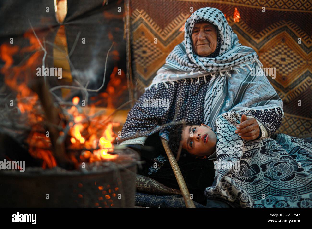 Palestinian mother children hi-res stock photography and images - Alamy