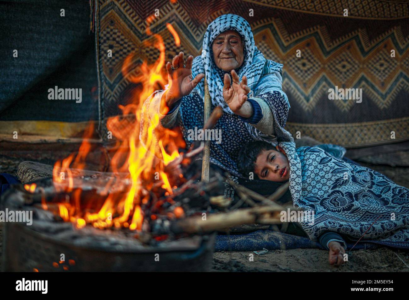 Palestinian mother children hi-res stock photography and images - Alamy