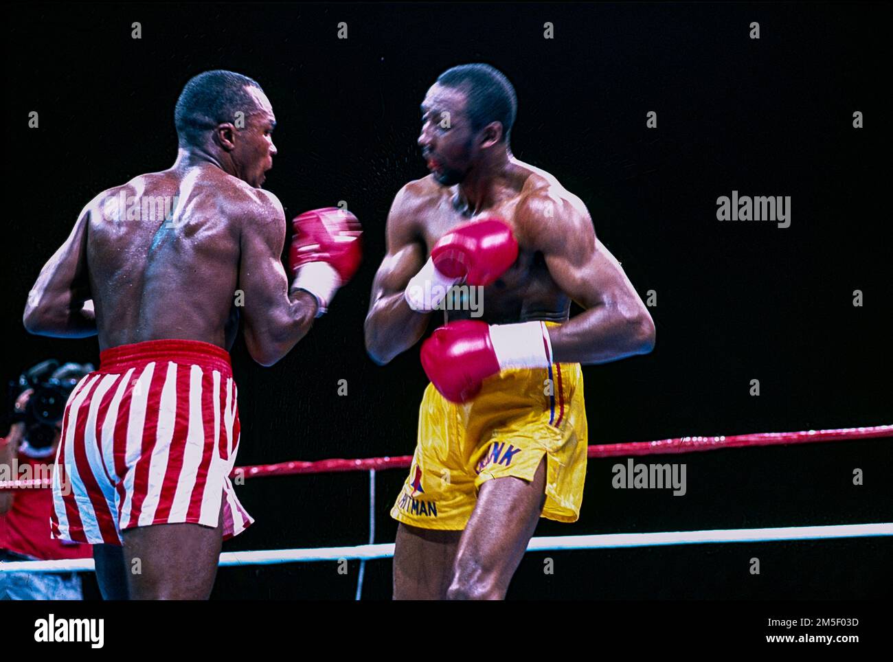 Sugar Ray Leonard vs.Thomas Hearns fight to a draw in "The War" for the ...