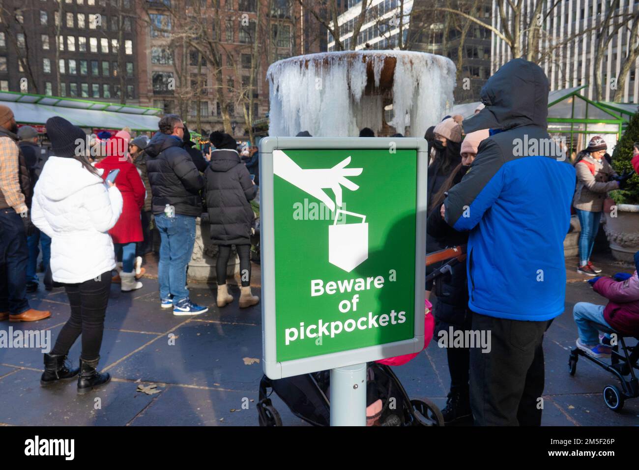 "Beware of pickpockets" sign in a public park, New York City, 2022 ...