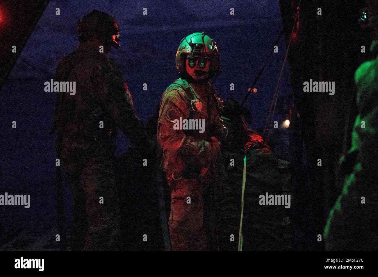 Loadmaster operations hi-res stock photography and images - Alamy