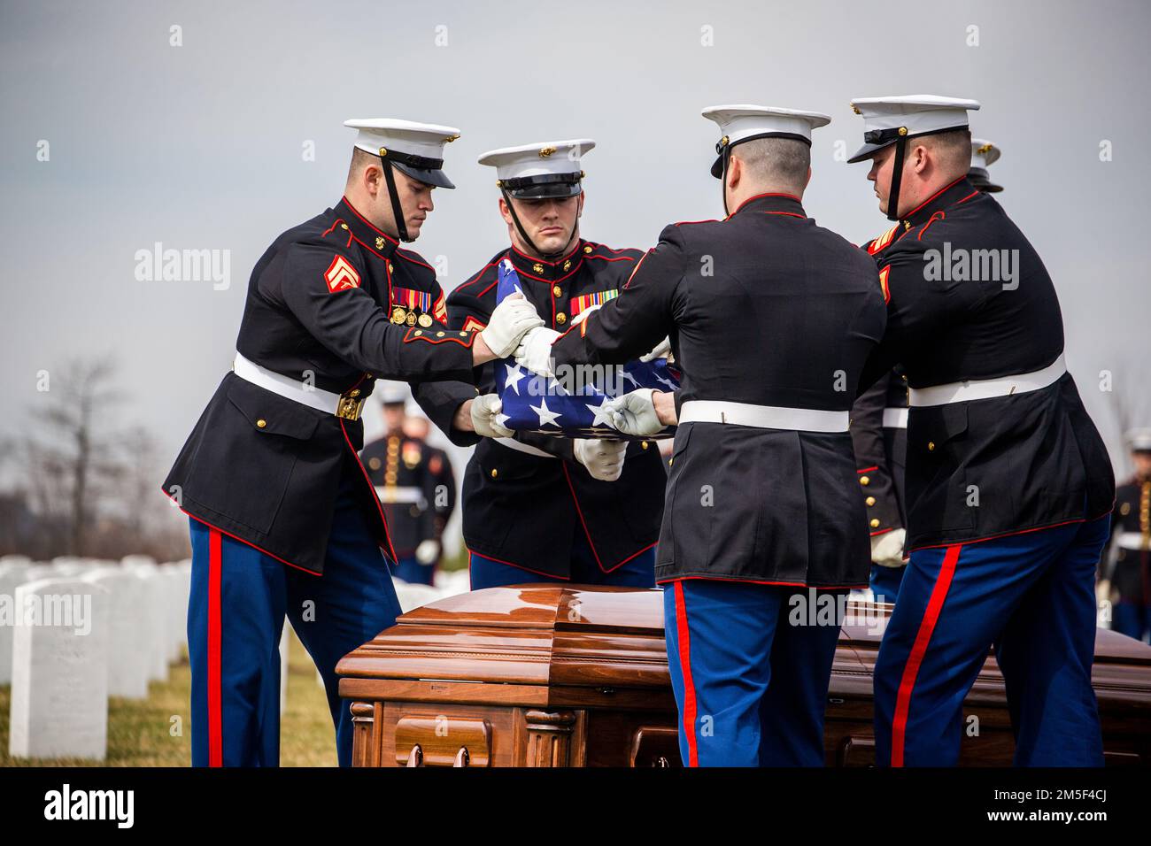 Marine funeral fold flag hi-res stock photography and images - Alamy