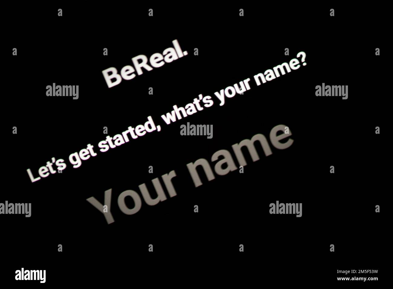 Home screen BeReal App - BeReal App on smartphone in the dark Stock ...