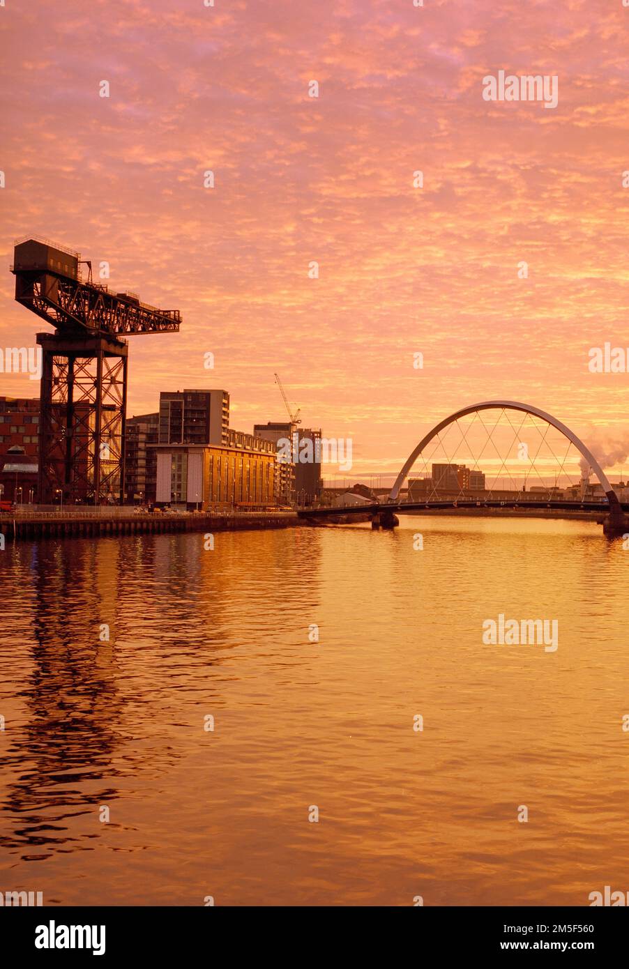 Shipbuilding crane at Finnieston next to the Clyde Arc bridge in ...