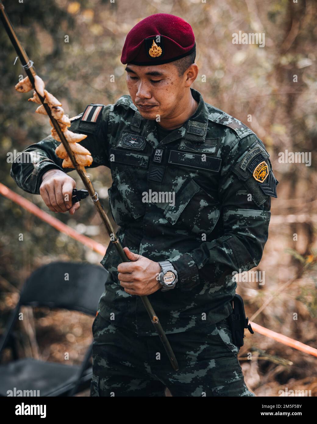 A Royal Thai Army Special Forces Soldier teaches U.S. Army Soldiers ...