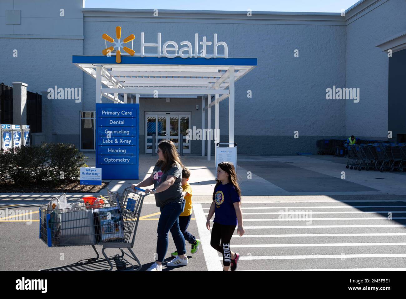 Walmart supercenters hi-res stock photography and images - Alamy